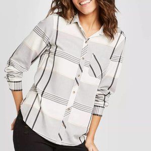 Universal Thread | Tops | Universal Thread Long Sleeve Plaid Shirt ...